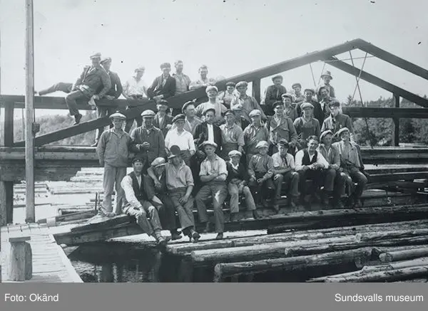 Flottare i Kvissle. - Sundsvalls museum / DigitaltMuseum