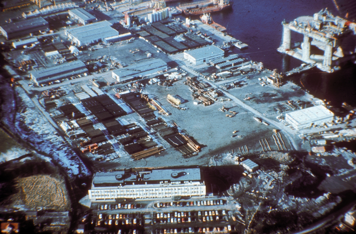 Elf's hovedkontor og baseområde i Dusavik, Stavanger. Boreplattform ...