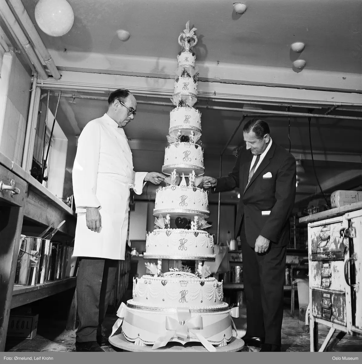 Oslos baker- og konditormesterlaugs kake til kronprinsbryllupet. - Oslo ...