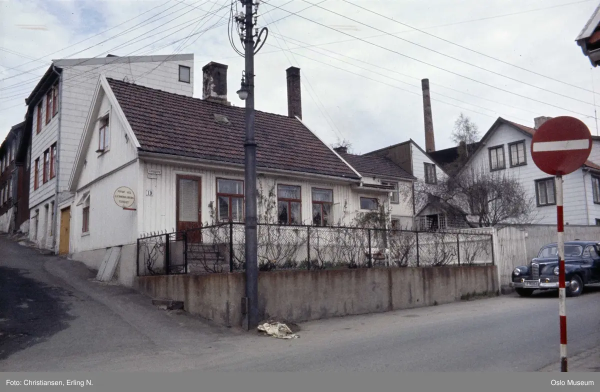 gate, trehusbebyggelse, hage, gjerde, bil - Oslo Museum / DigitaltMuseum