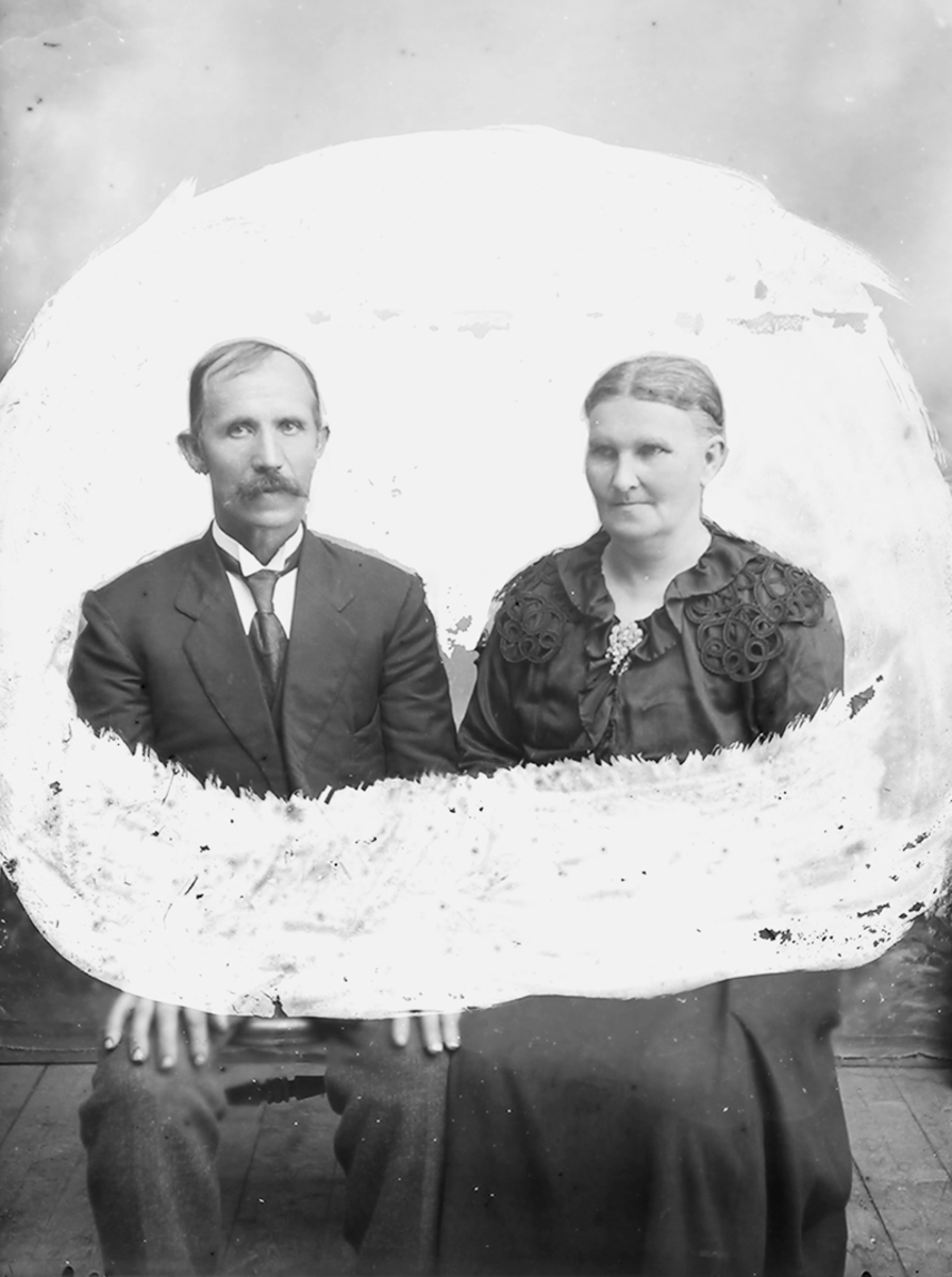 Portrett. Gildeskål. Tingvoll. Ekteparet Johan Johnsen Tingvoll og ...