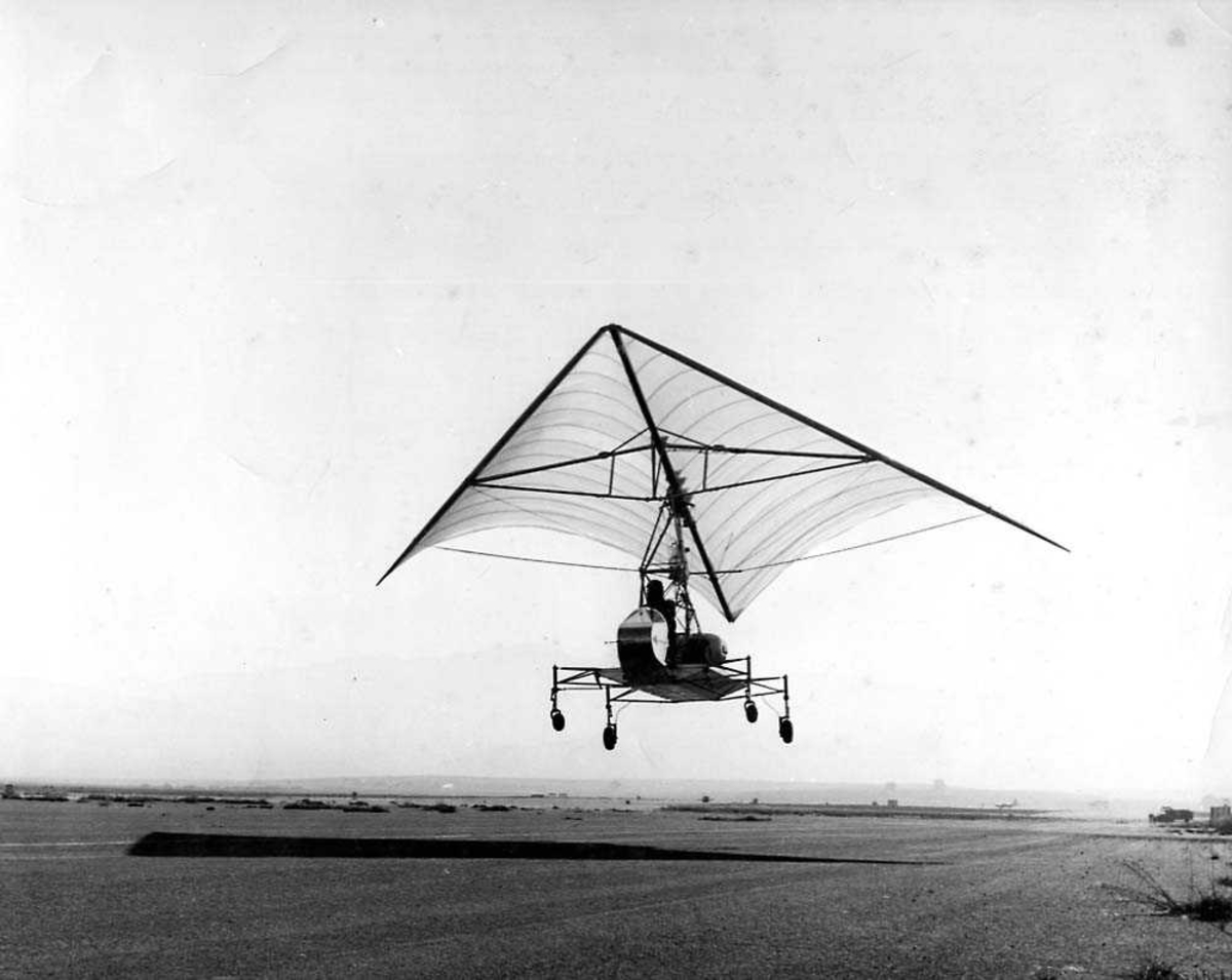 Ett fly i luften like over bakken, Ryan Flex Wing. - Norsk ...