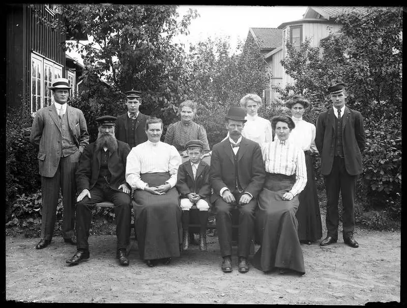 Olof Jonssons text: Jacobssons i Strömslund. 1910 bodde enligt ...