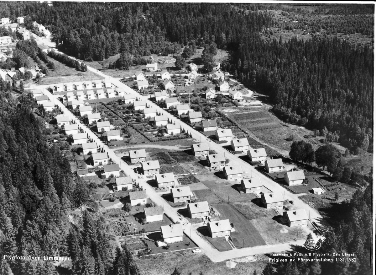 Text på bild: "Flygfoto över Limmared" - Vänersborgs museum ...