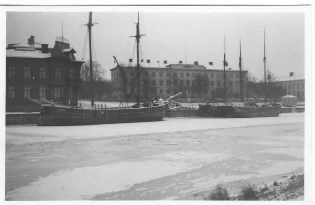 Vinterupplagda skutor Hamnen Vänersborg - Vänersborgs museum ...