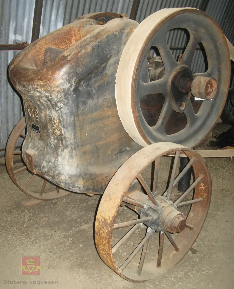 Steinknuser - Norsk vegmuseum / DigitaltMuseum