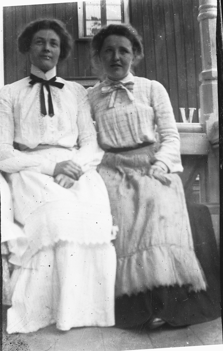 Ruth Olsen og ?, Stilnestangen, ca. 1900 - Telemark Museum / DigitaltMuseum