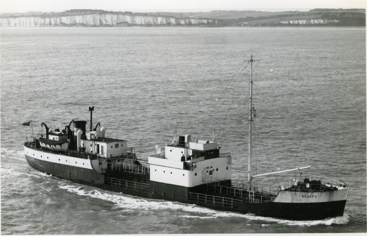 Byggd av A. & J. Inglis, Ltd., Glasgow. Ägare:/1951-67/: Everard ...