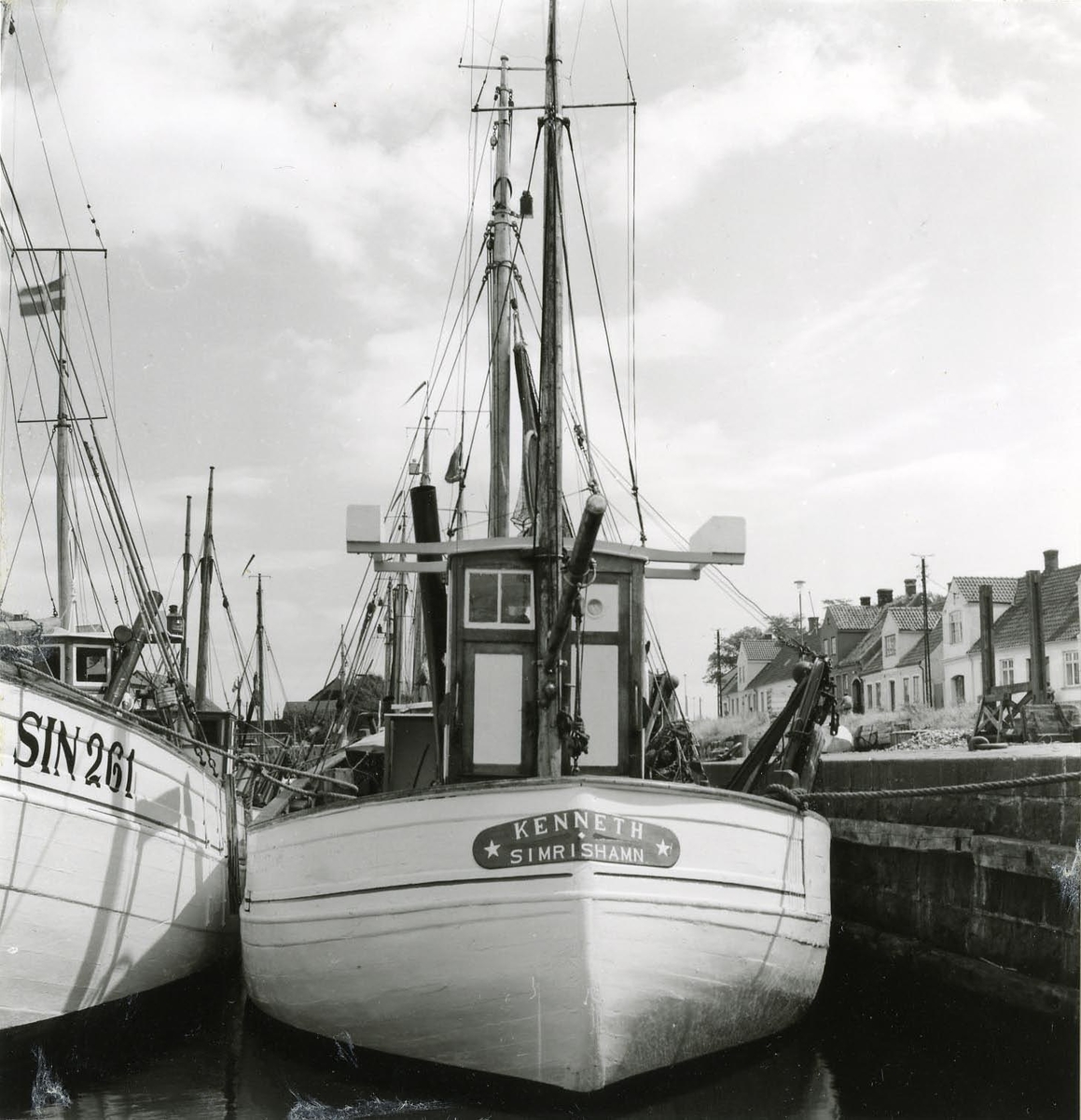 Från Simrishamns hamn, 1953. - Sjöhistoriska museet / DigitaltMuseum
