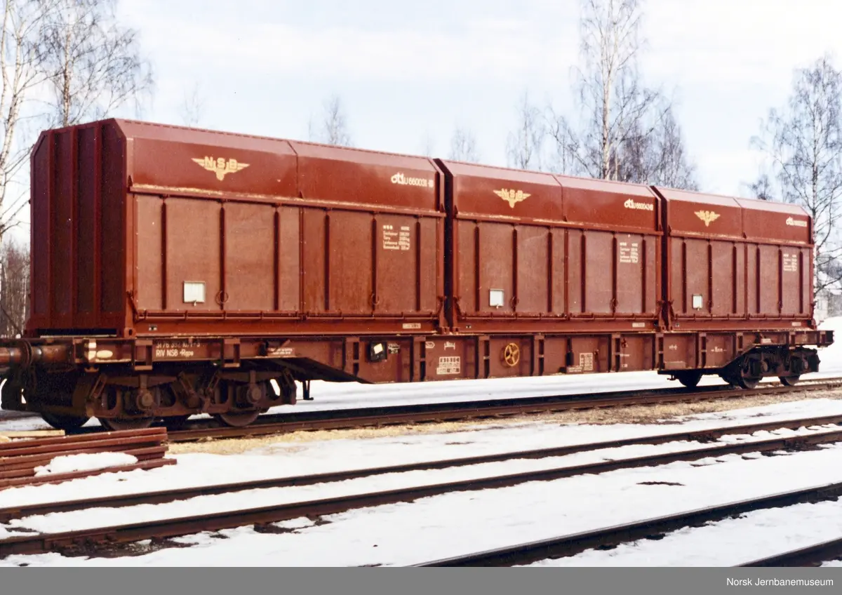 NSB plattformvogn litra Rgps 392 1071 med NSB-fliscontainere - Norsk ...