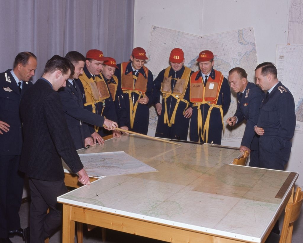 Andøya Flystasjon, 25års jubileum 333-skvadron. Orientering. Fra høyre ...