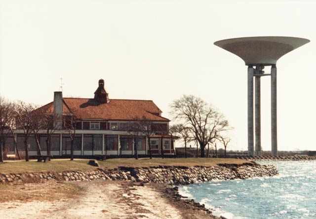 Strandpaviljongen vid Linjen och nya vattentornet. - Landskrona museum ...