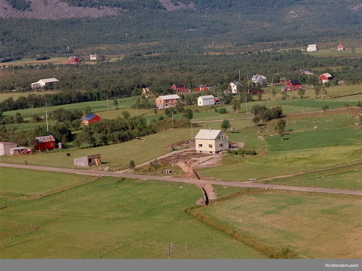 flyfoto av eiendommen Thunstad, eier: Helge Henriksen - Nordlandsmuseet ...