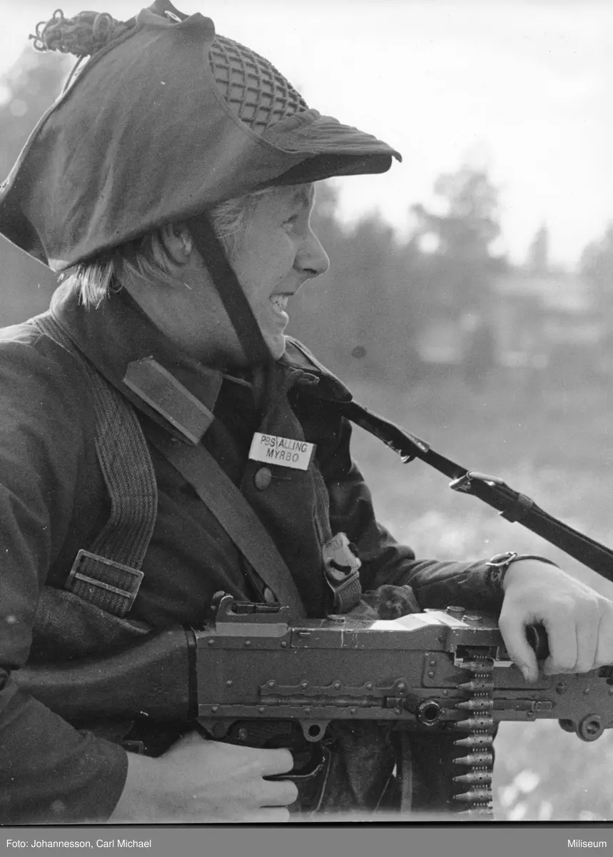 Vapenutbildning. Kulspruta 58. Värnpliktig Myrbo "Stacken". - Miliseum ...