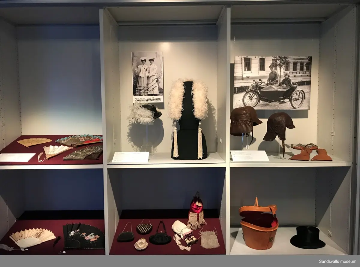 Solfjädrar och pampuscher - Sundsvalls museum / DigitaltMuseum