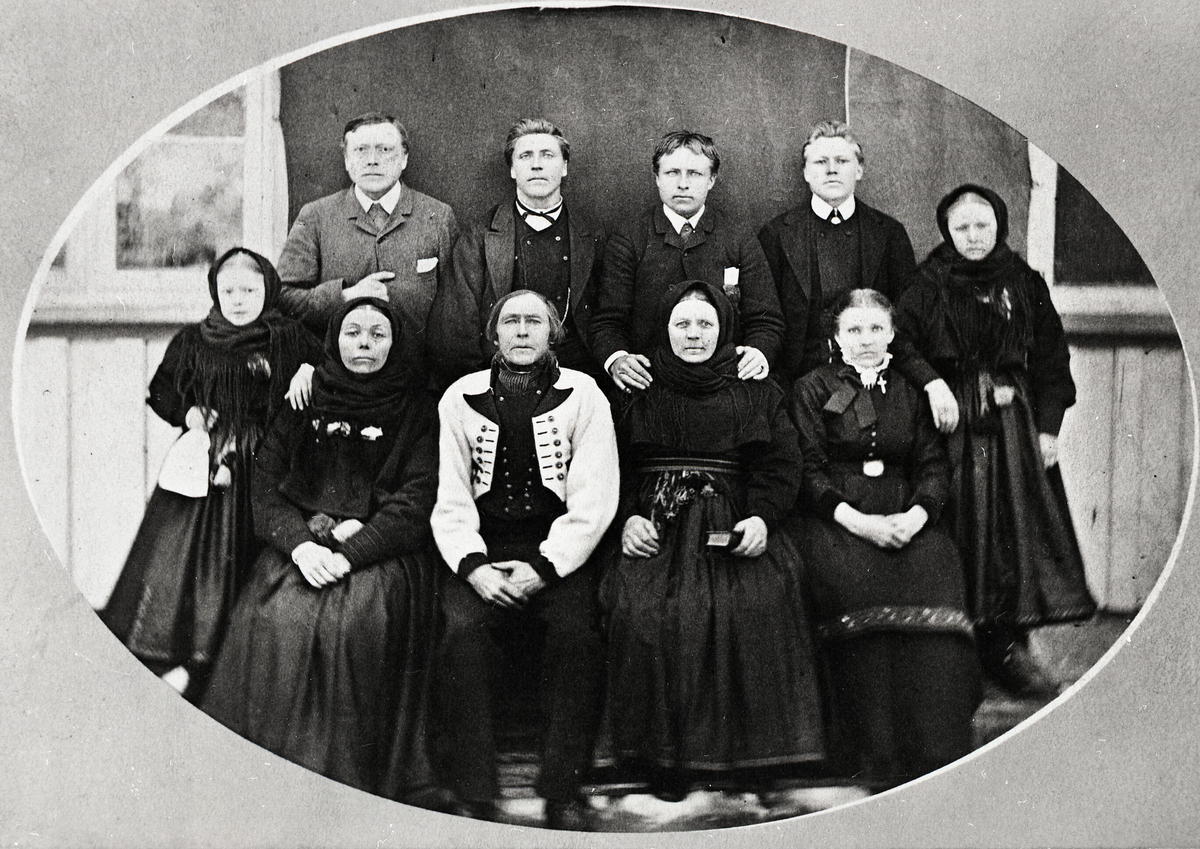 Olav og Aaste Øvrebø med barn - Bø Museum / DigitaltMuseum