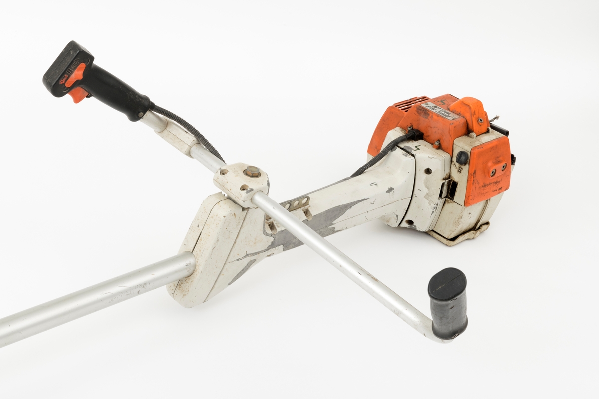 Motorsag - Anno Norsk skogmuseum / DigitaltMuseum