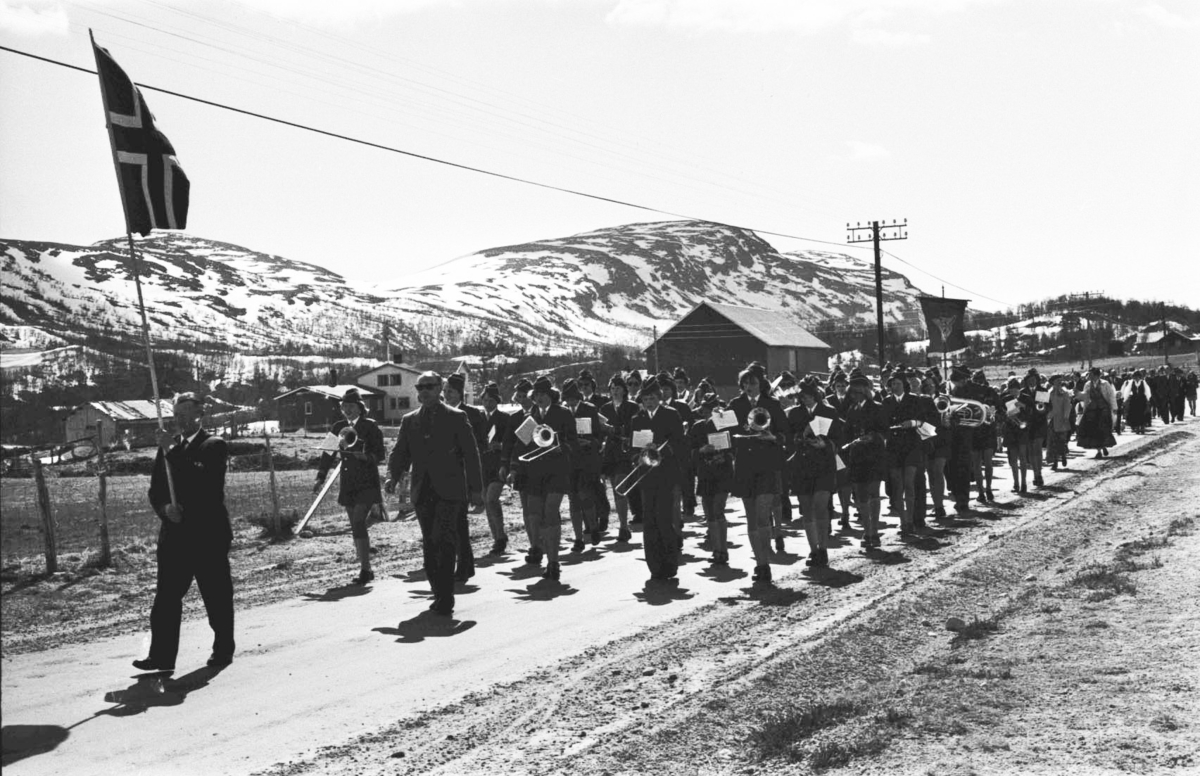 Tolga, Øversjødalen, 17. mai, Korps, Norsk flagg, Instrumenter - Anno ...