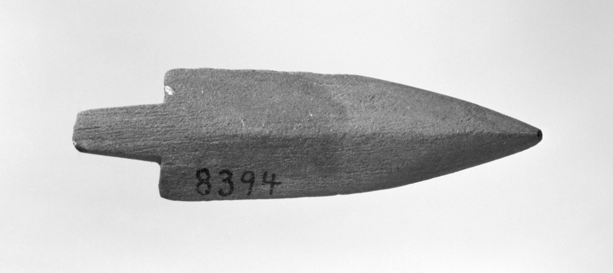 pilespiss - Universitetsmuseet i Bergen, Arkeologibasen / DigitaltMuseum