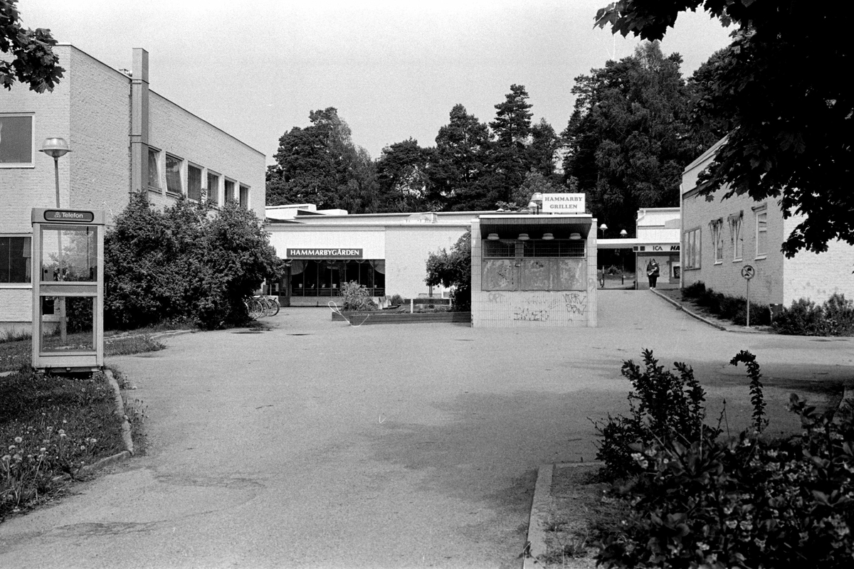 Kiosk i Hammarby centrum (Hammarbygrillen) - Västerås Stadsarkiv ...