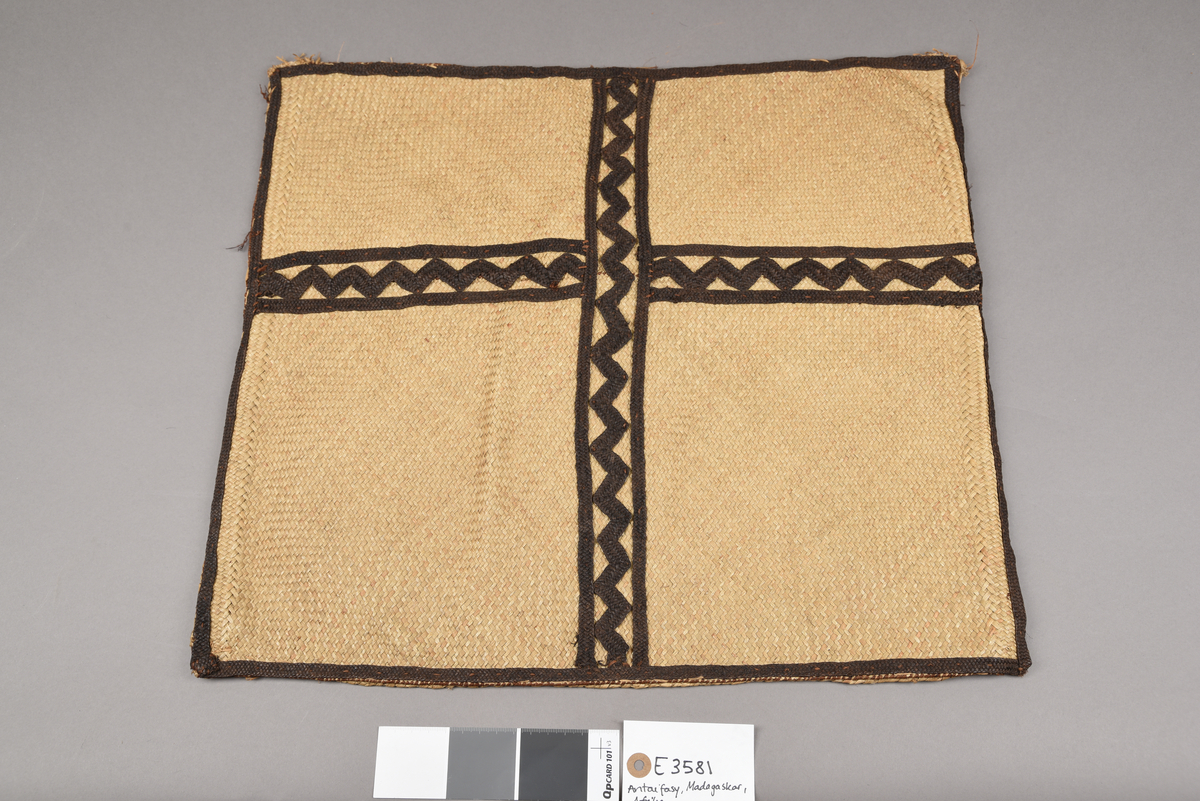 Etnografisk samling gjenstandsfoto - Universitetsmuseet i Bergen ...