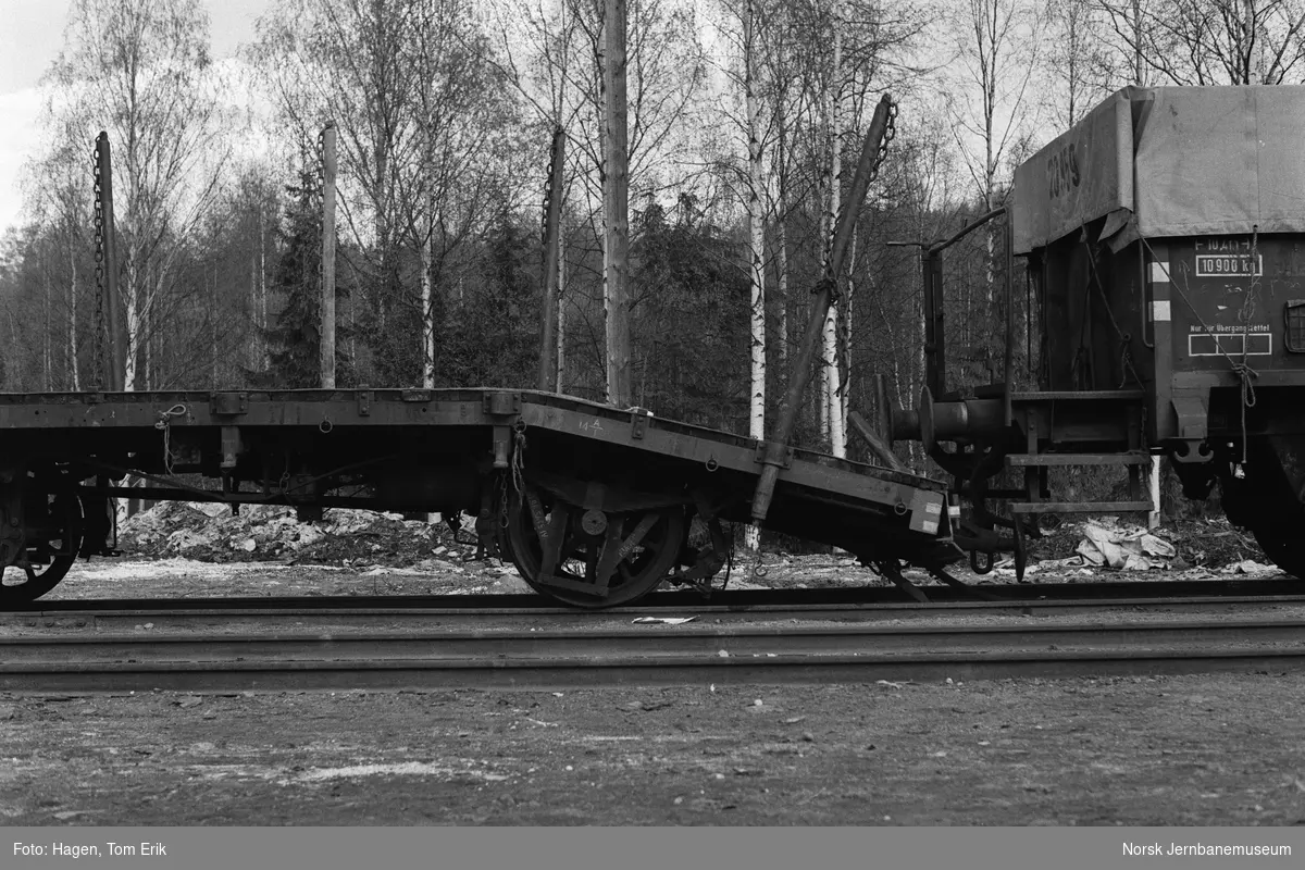 Avsporet og skadet godsvogn litra Tl3 type 1 nr. 14544 ved Toten ... Avsporet og skadet godsvogn litra Tl3 type 1 nr. 14544 ved Toten ...
