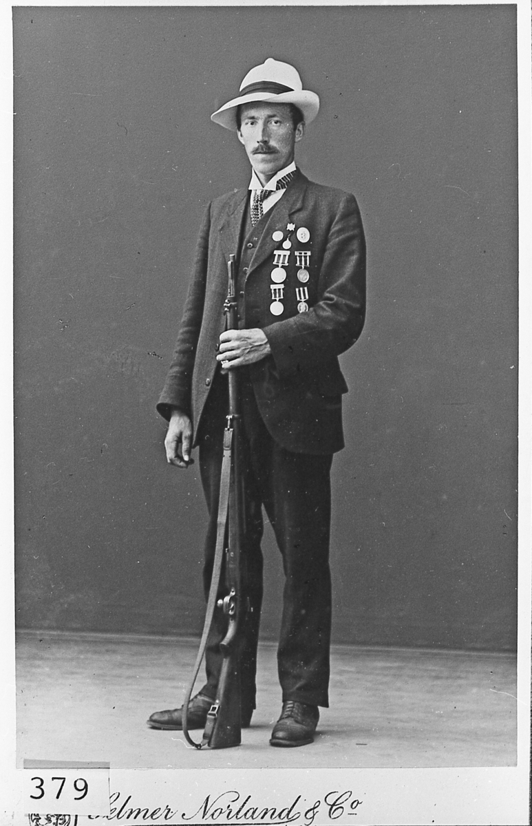 Asle Hagen med skyttermedaljer og gevær. Ca. 1910. - Sigdal Museum ...