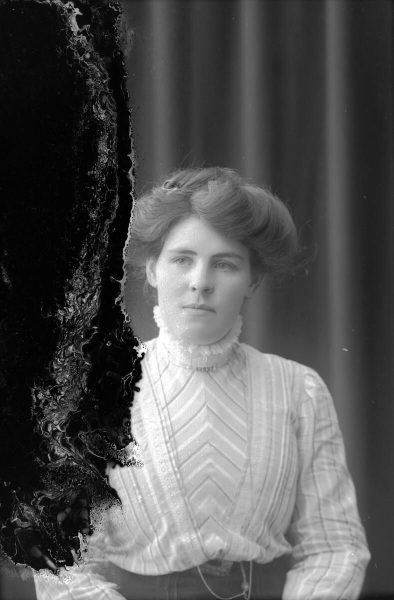 Hilda Edström; Ingår i porträttsamlingen från Knut Wallins ateljé ...