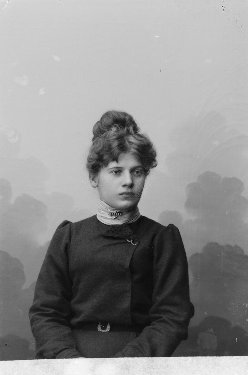 Emma Nyman; Ingår i porträttsamlingen från Knut Wallins ateljé ...