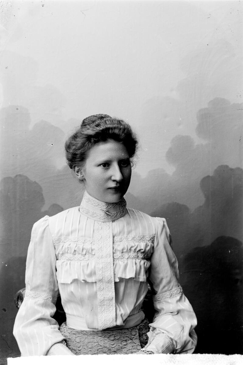 Maria Johansson; Ingår i porträttsamlingen från Knut Wallins ateljé ...