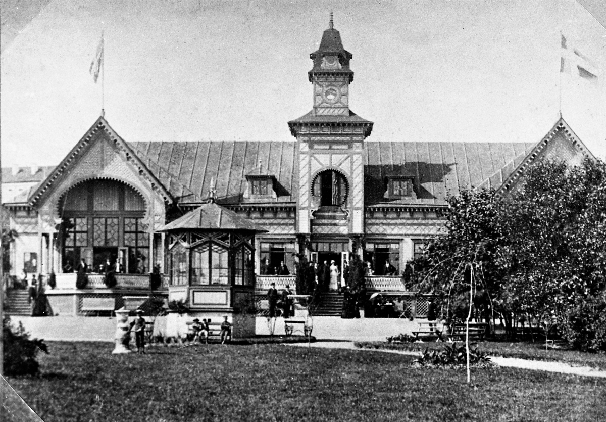 Societetsrestaurangen i Varberg som nybyggd, utan det skärmtak som ...