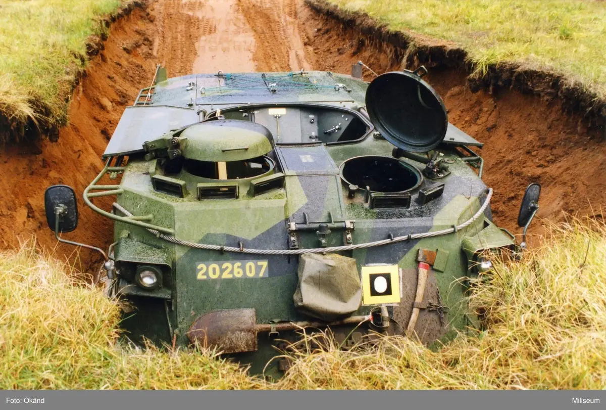 Pvrbv 551 (Pansarvärnsrobotbandvagn 551) i eldställning. - Miliseum ...