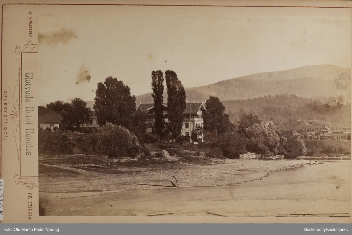 Prospekter fra Ringrike. En bildefolder med bilder fra Hole og ...