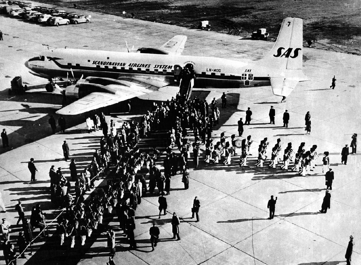 Åpningen av SAS' Nordpolrute den 24. februar 1957. DC-7C, LN-MOD ...