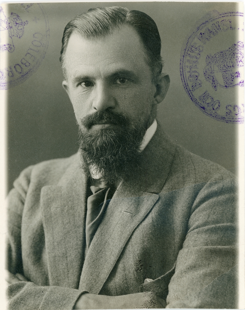 Ateljéporträtt, konservator John Österlund - Upplandsmuseet ...