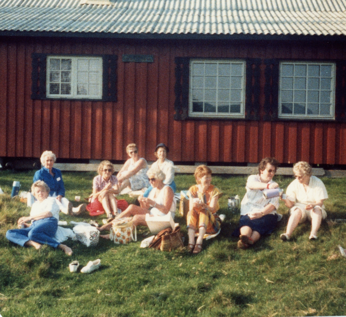 Gol husmorlag på tur. Fra venstre Elisabeth Ingeleiv Devold Tønsager ...