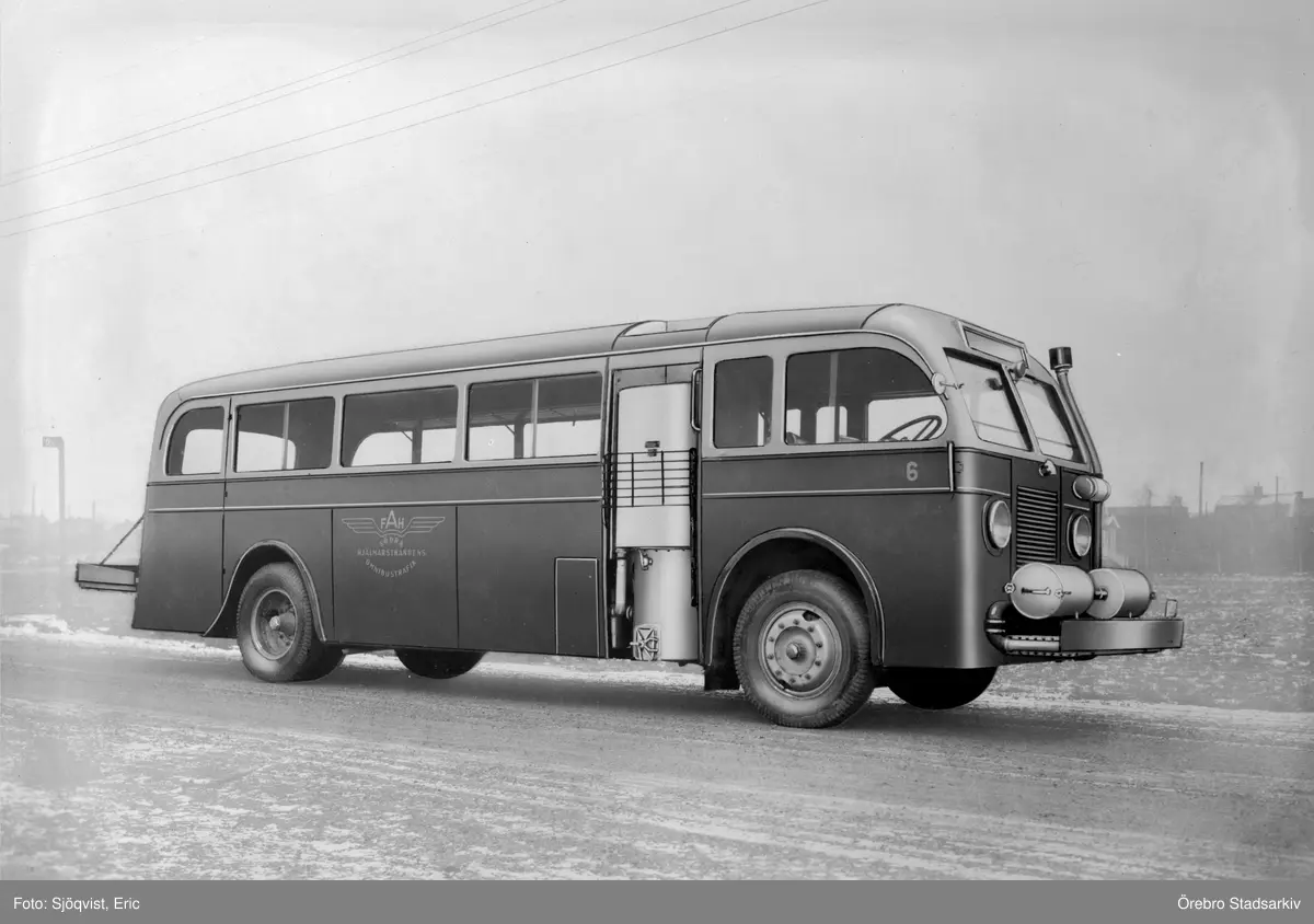 Buss med gasgenerator, 1943 - Örebro Stadsarkiv / DigitaltMuseum
