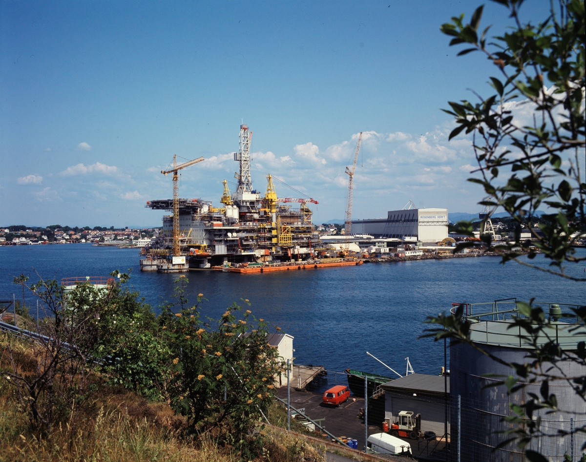 Dekket til oljerigg bygges, Rosenberg verft Stavanger, AS Norske Shell ...