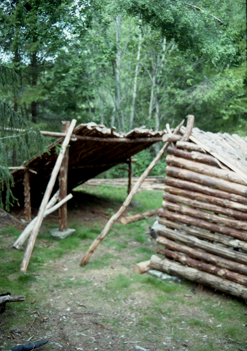 Gapahuk - Midt-Telemark Museum / DigitaltMuseum