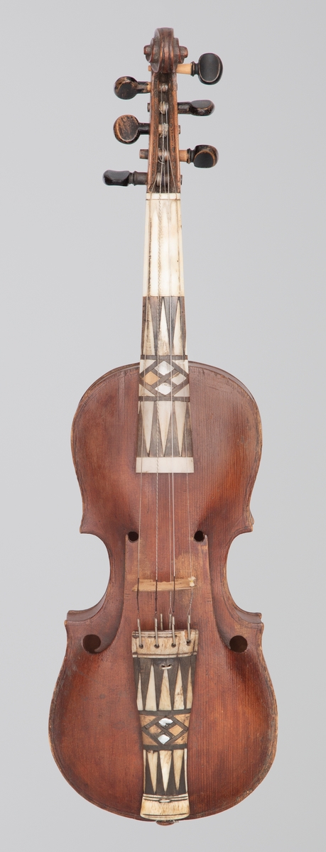 Hardingfele - Norsk Folkemuseum / DigitaltMuseum