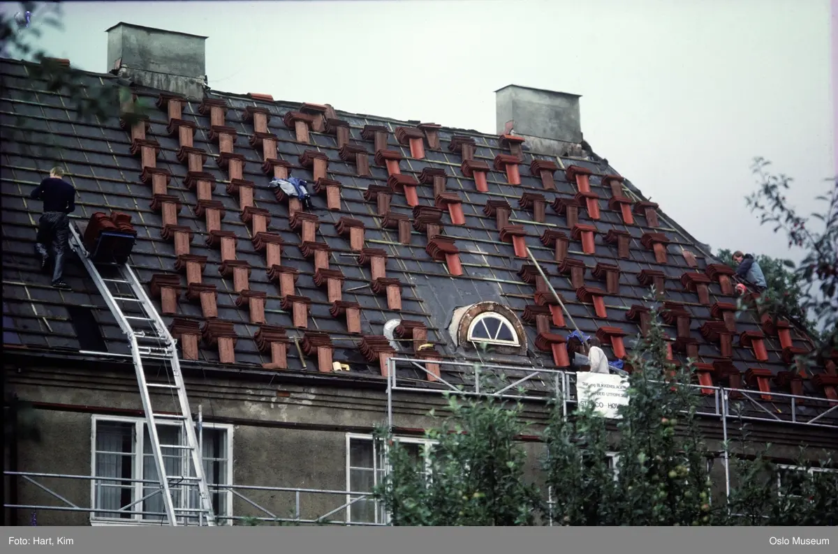 Taktekking i Ullevål Hageby. - Oslo Museum / DigitaltMuseum