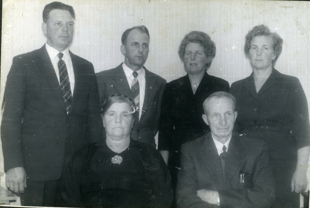 Gunhild og Samuel Aakvik med barna Olav, Samuel jr., Gunhild og Tone ...
