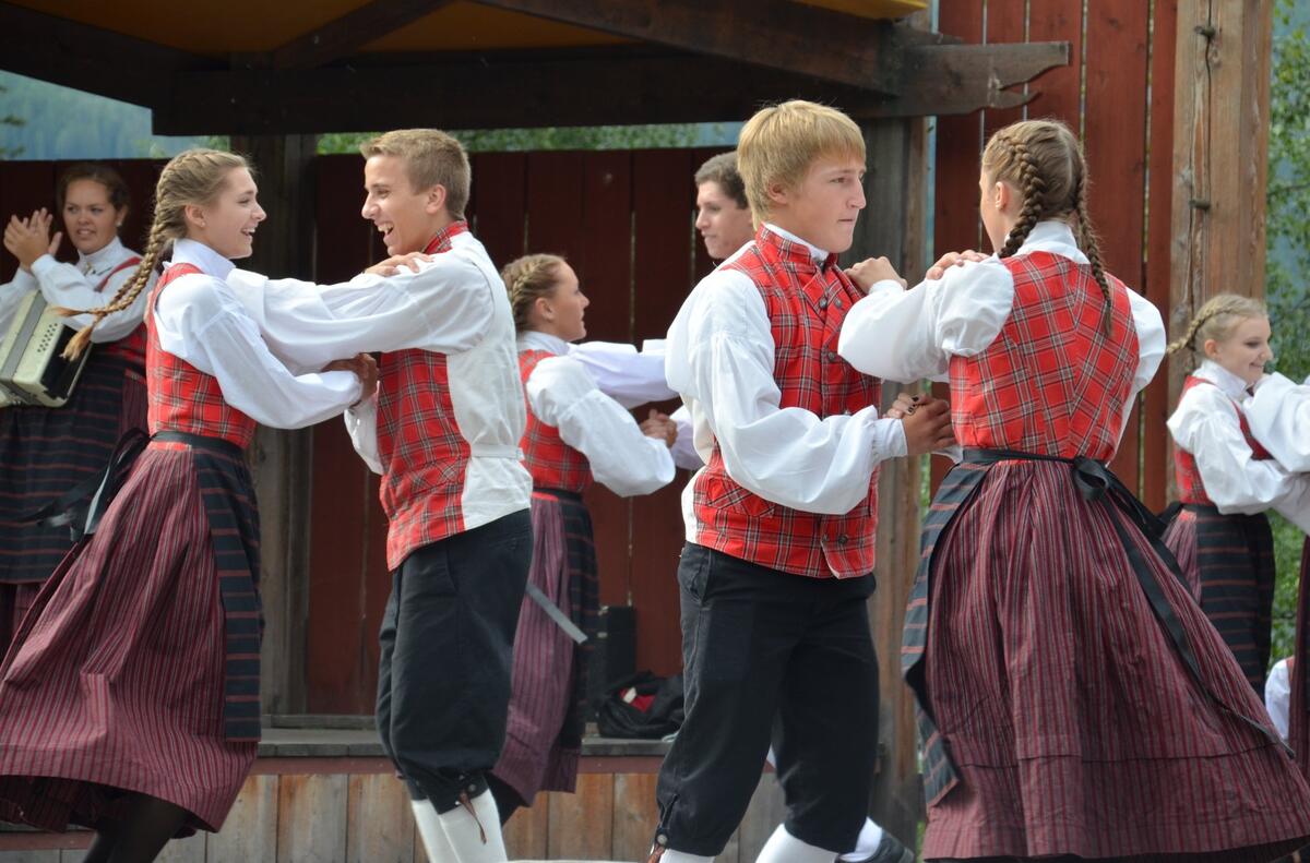 Decorah Nordic Dancers - Valdresmusea