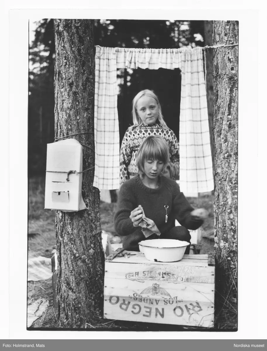 " Sommaren har inga väggar ". Vålön. - Nordiska museet / DigitaltMuseum