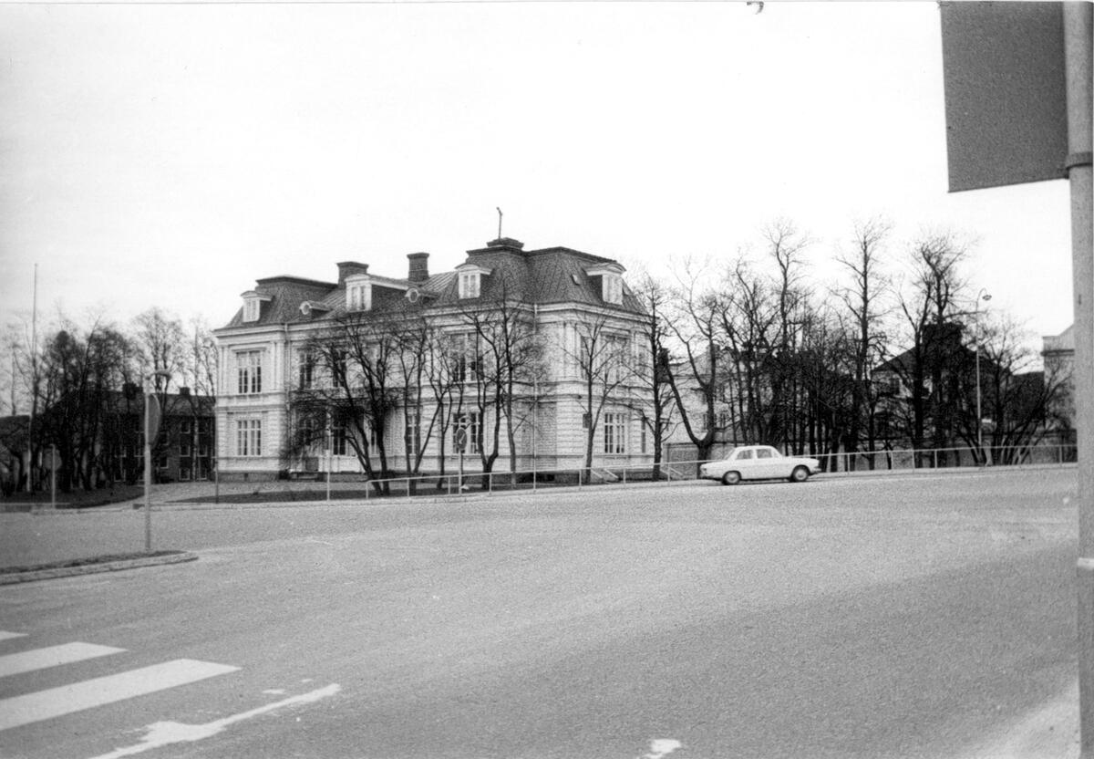 Cedelundska huset, uppfört 1880 av Johan Cederlund. Fångvårdsdir. och ...