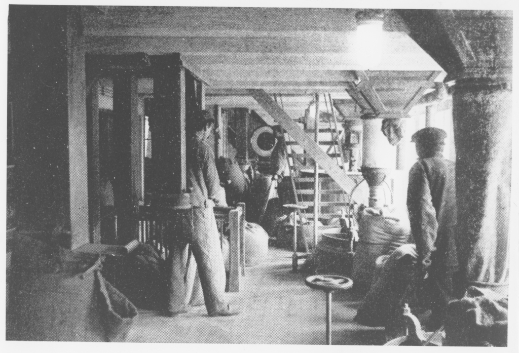 Eger Mølle, 2. etasje - kverner - Dalane Folkemuseum / DigitaltMuseum