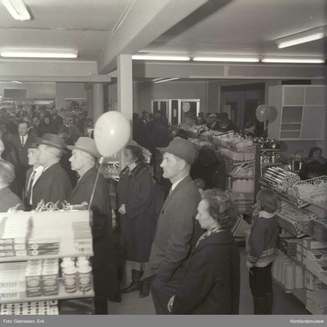 Butikk Befolkning - Nordlandsmuseet / DigitaltMuseum