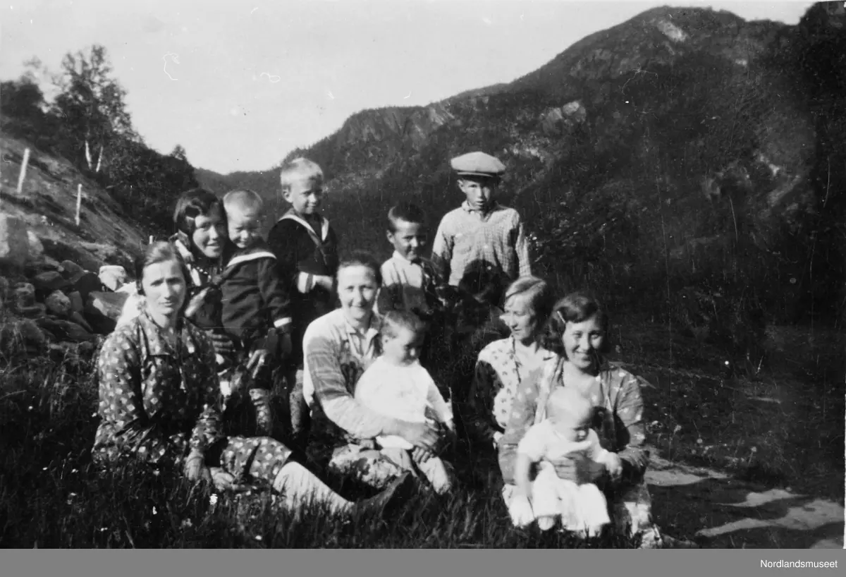 Johanna Knutsen, Ingrid Abelsen, Gunvor Jensen, Edith Pedersen, Berta ...