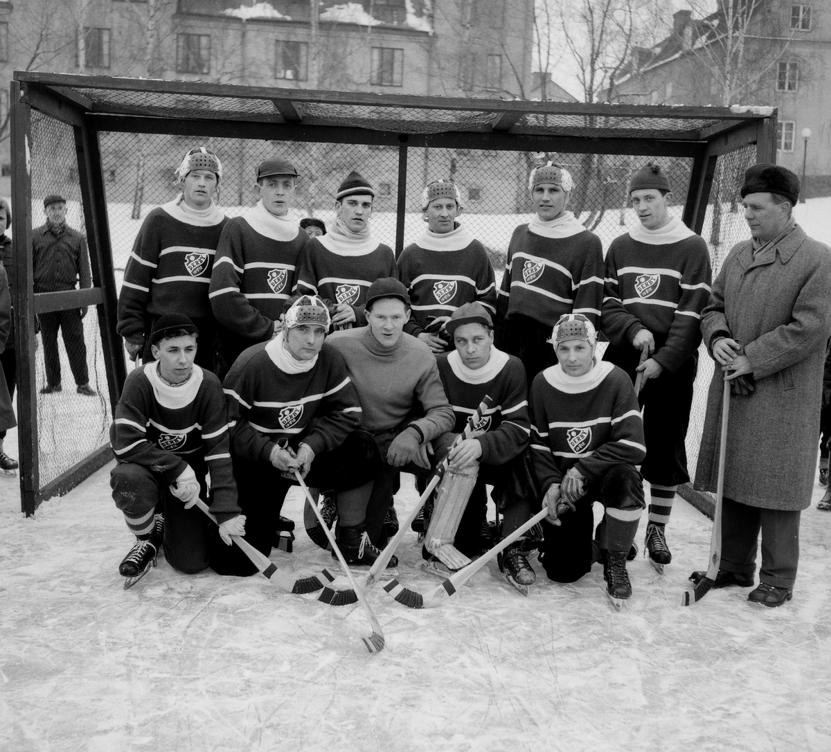 BK Derby Bandylag 1955 Övre raden fr vänster. Allan Nilsson, Jan ...