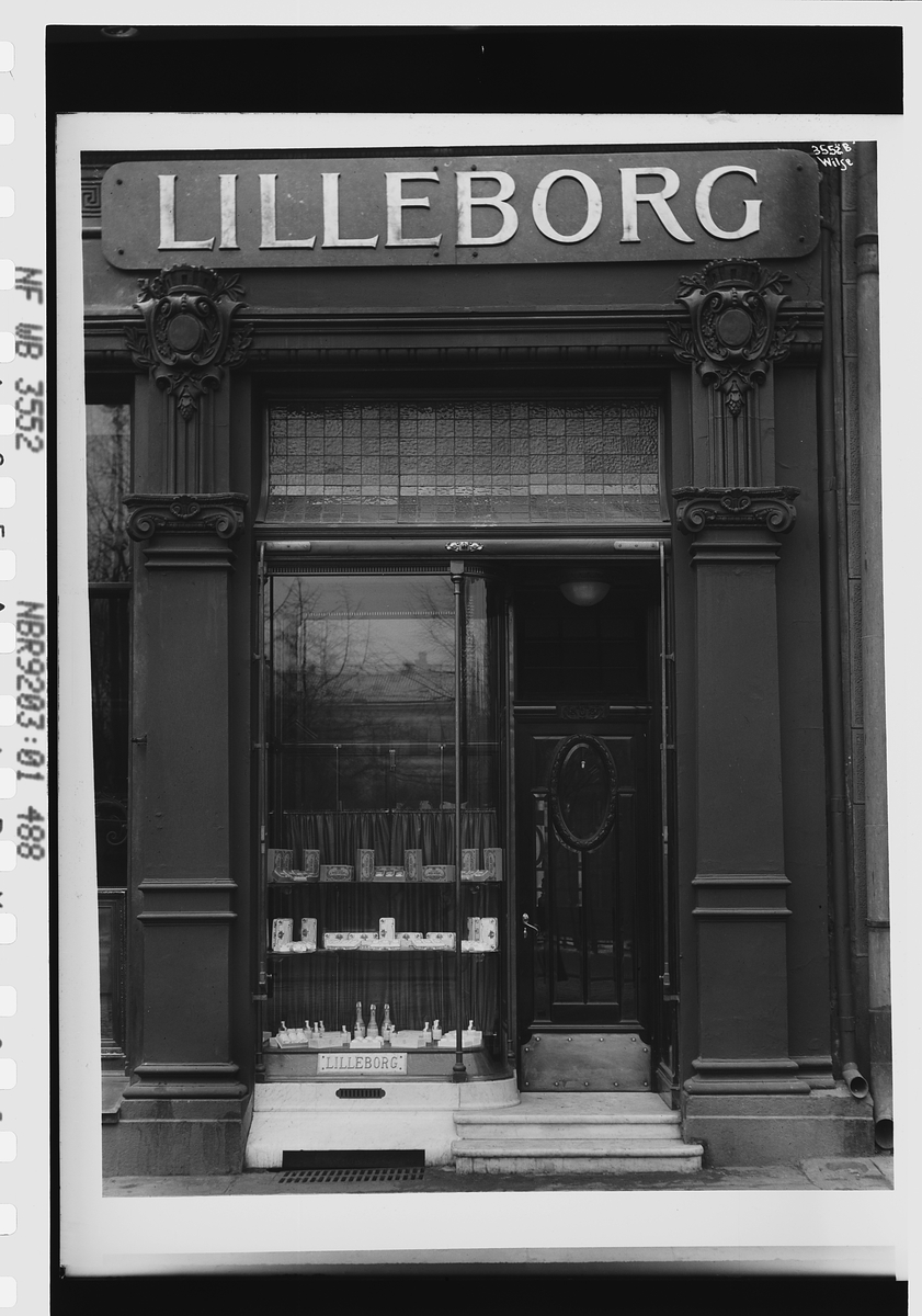 Prot: Lilliborgs Butik - Carl Johan - Norsk Folkemuseum / DigitaltMuseum